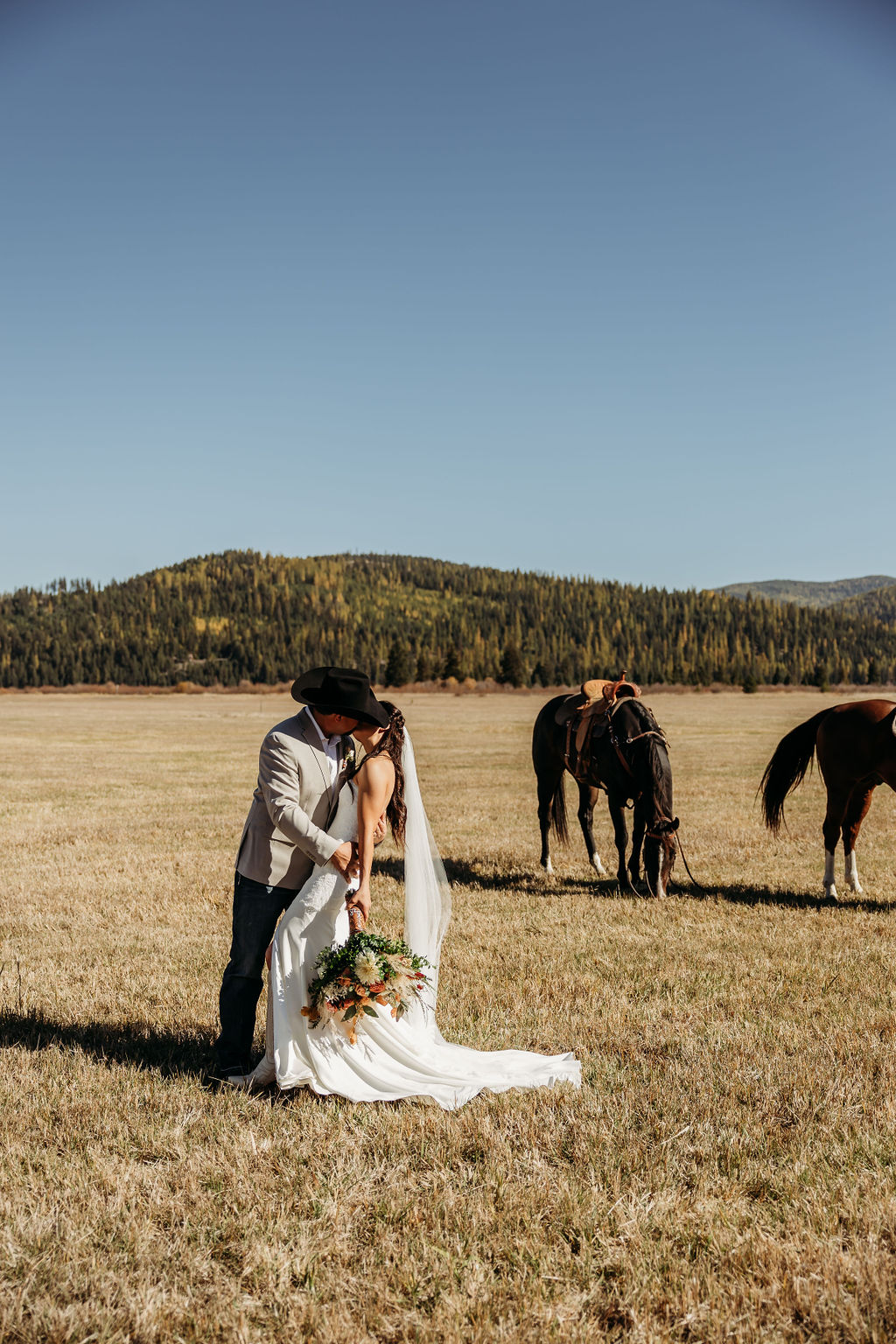 Western Fall Wedding in Montana at Star Meadows Ranch ...